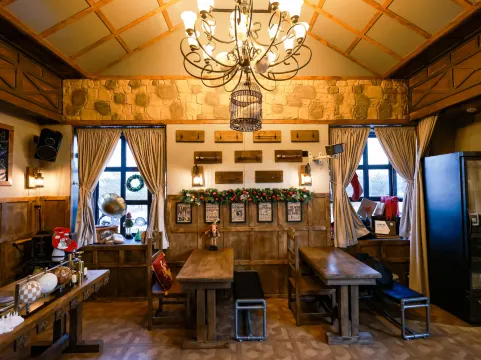 Leaky Cauldron Magic Train Homestay - Beijing