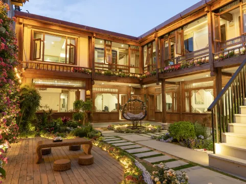 Taoyuan Aurora· Chaoshiye Rooftop Tavern, Sleepwalking In Wonderland View B&b - Lijiang