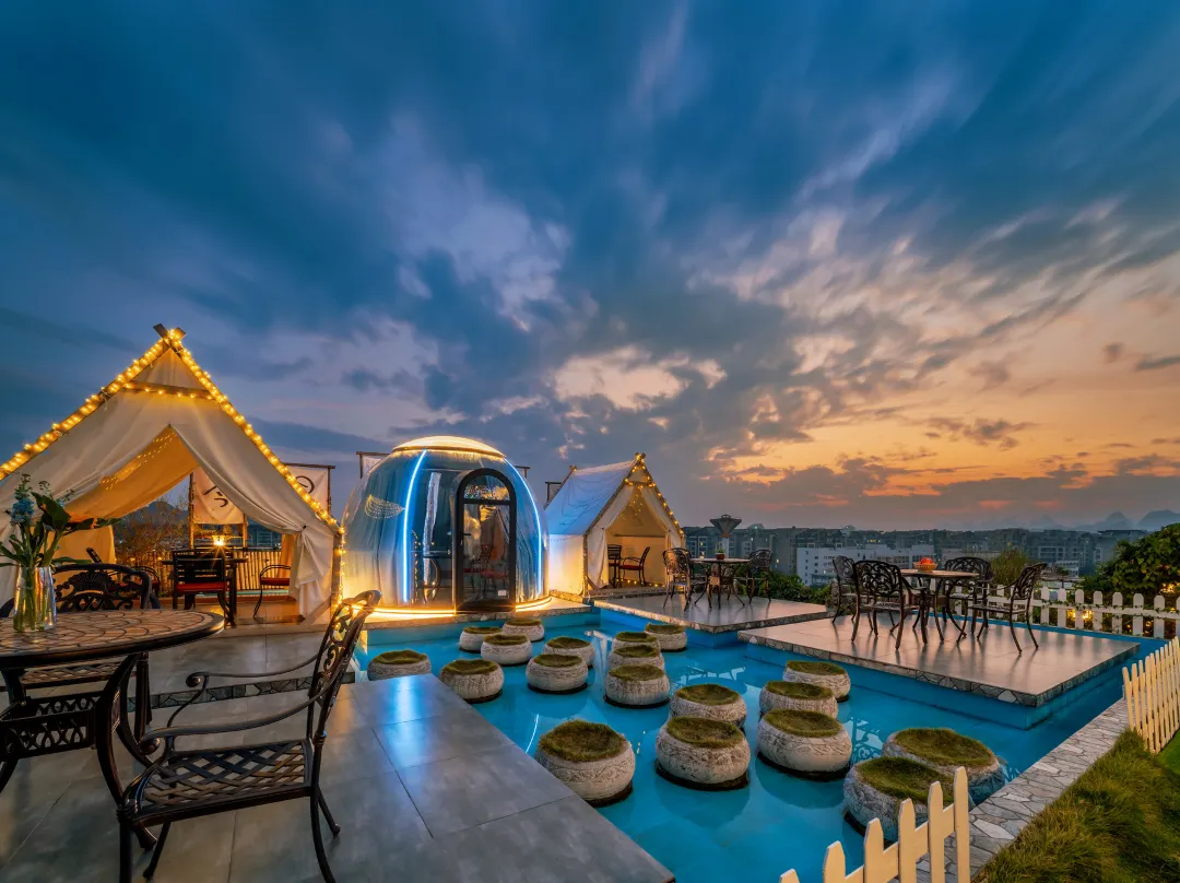 A Thousand Purple And Red Roof Garden Hotel - Guilin
