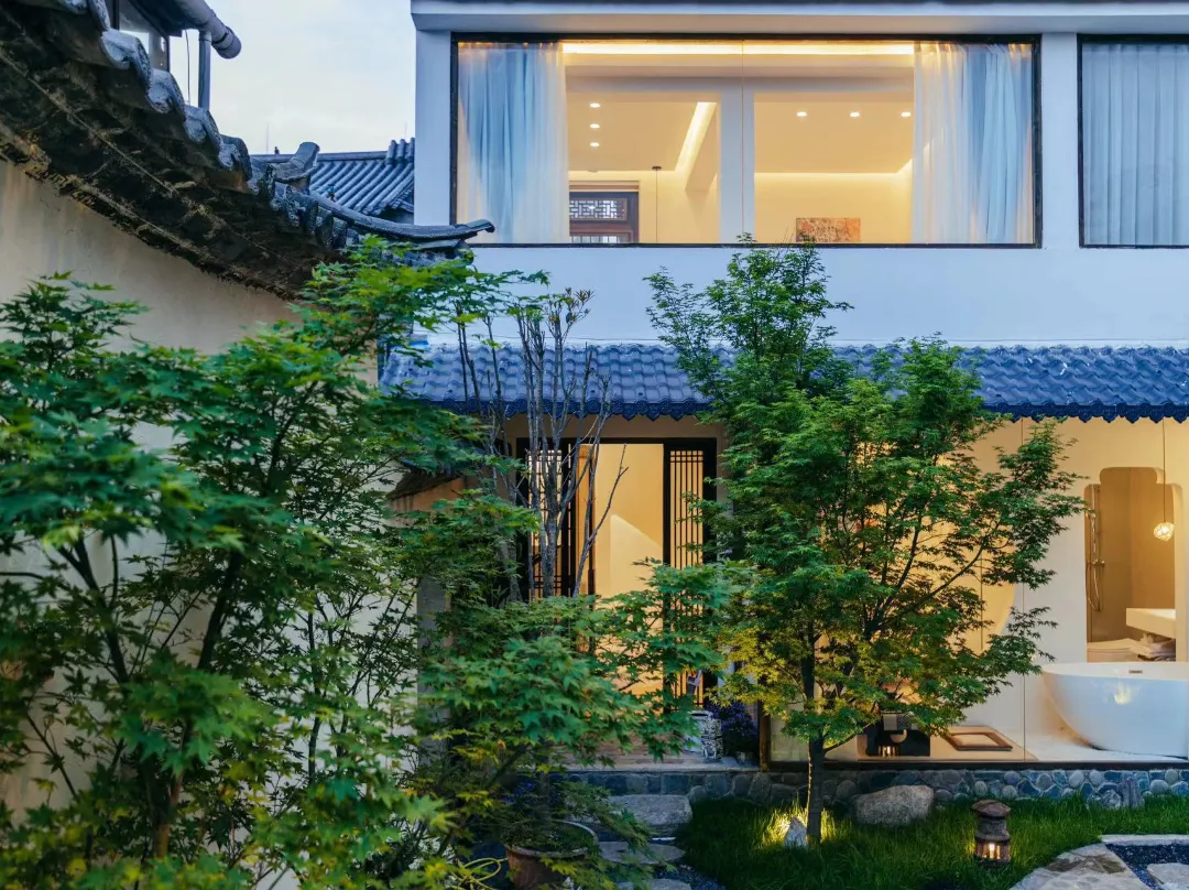 In City Hotel - Dali