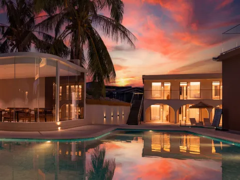 Manhui Swimming Pool Resort Hotel - Sanya