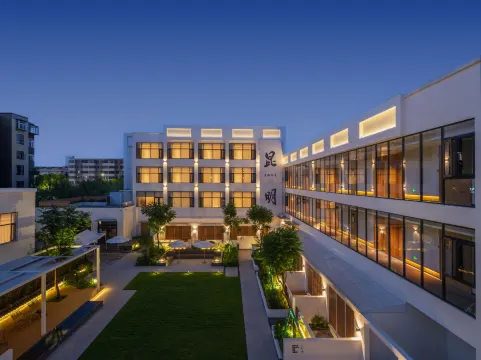 Hotel De Clouds April - Kunming