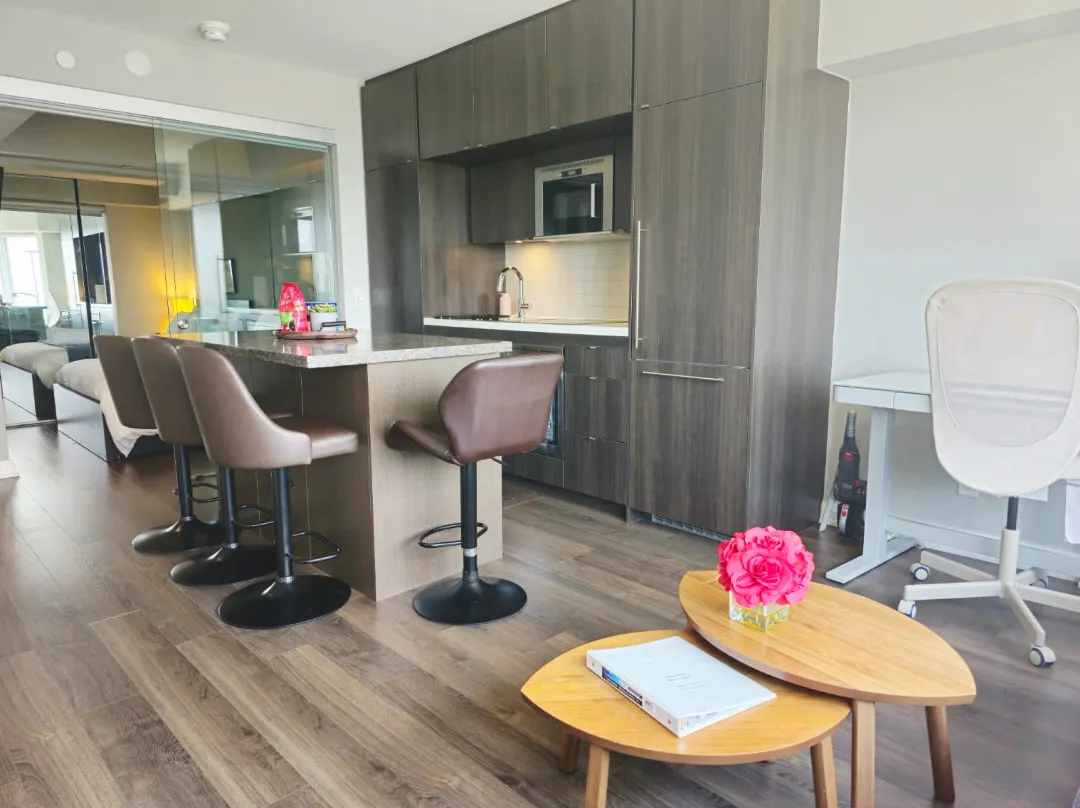 Charming Yorkville's Two-bedroom Suite - 토론토