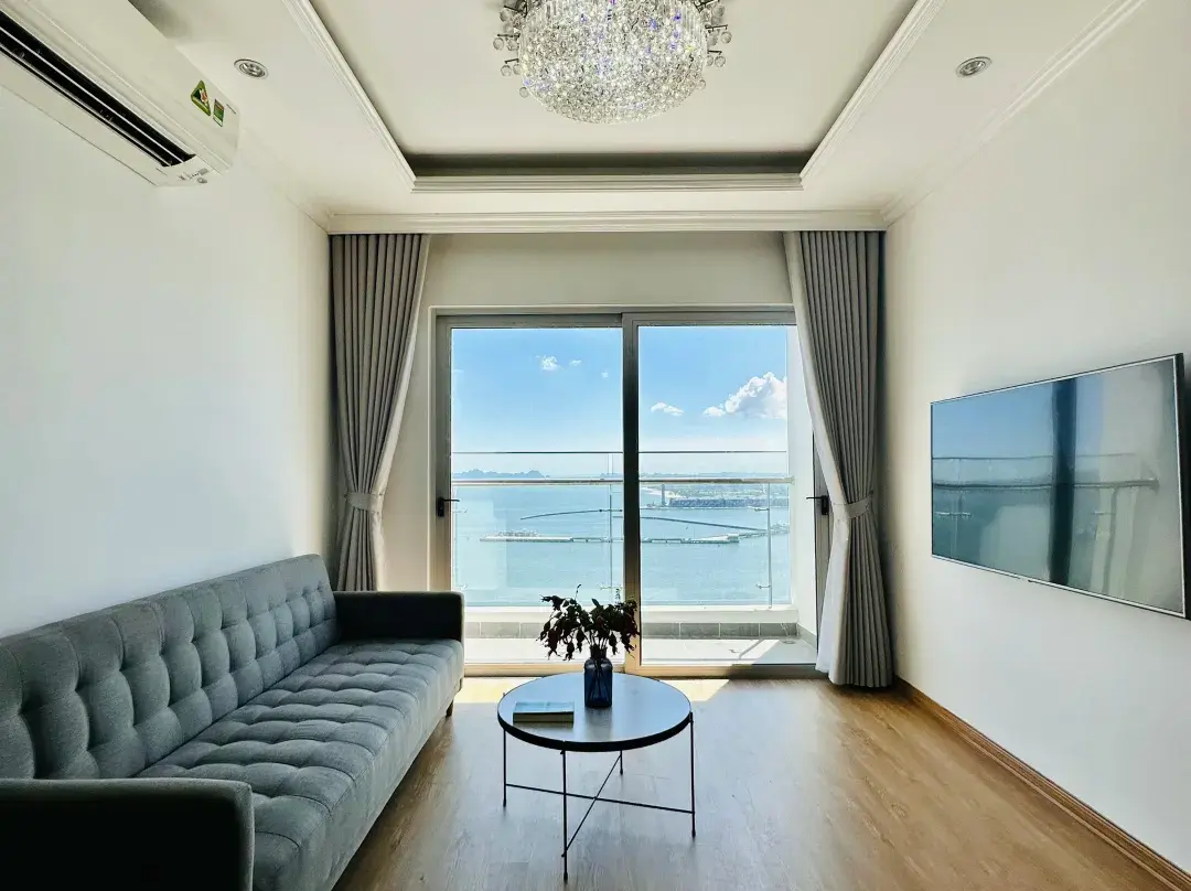 Cozy Homestay 2 Br Sea View 29th Flr Halong Center. - 할롱