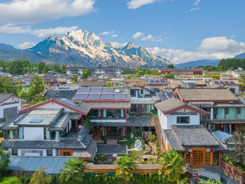 Meiqi Leju Jade Dragon Snow Mountain Scenic Resort Courtyard - Lijiang