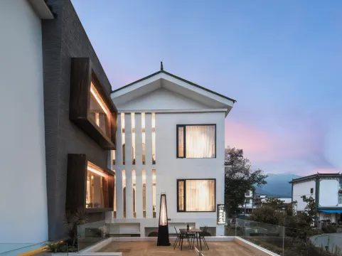 Dali Qiyue Fengxu Designer Resort Hotel - 