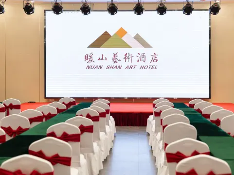 Nuanshan Art Hotel - Xianning