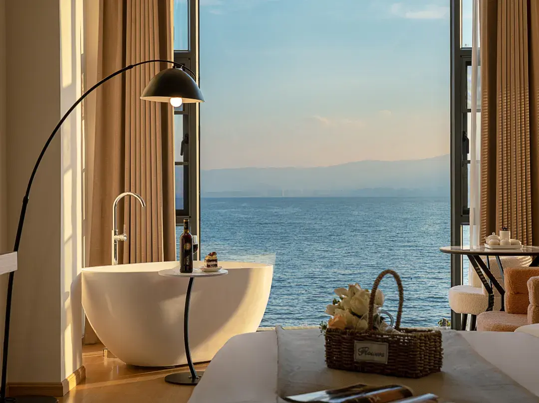 Erhai No.1 | Seaview Azure Skywalk Vacation Boutique Stay - Dali