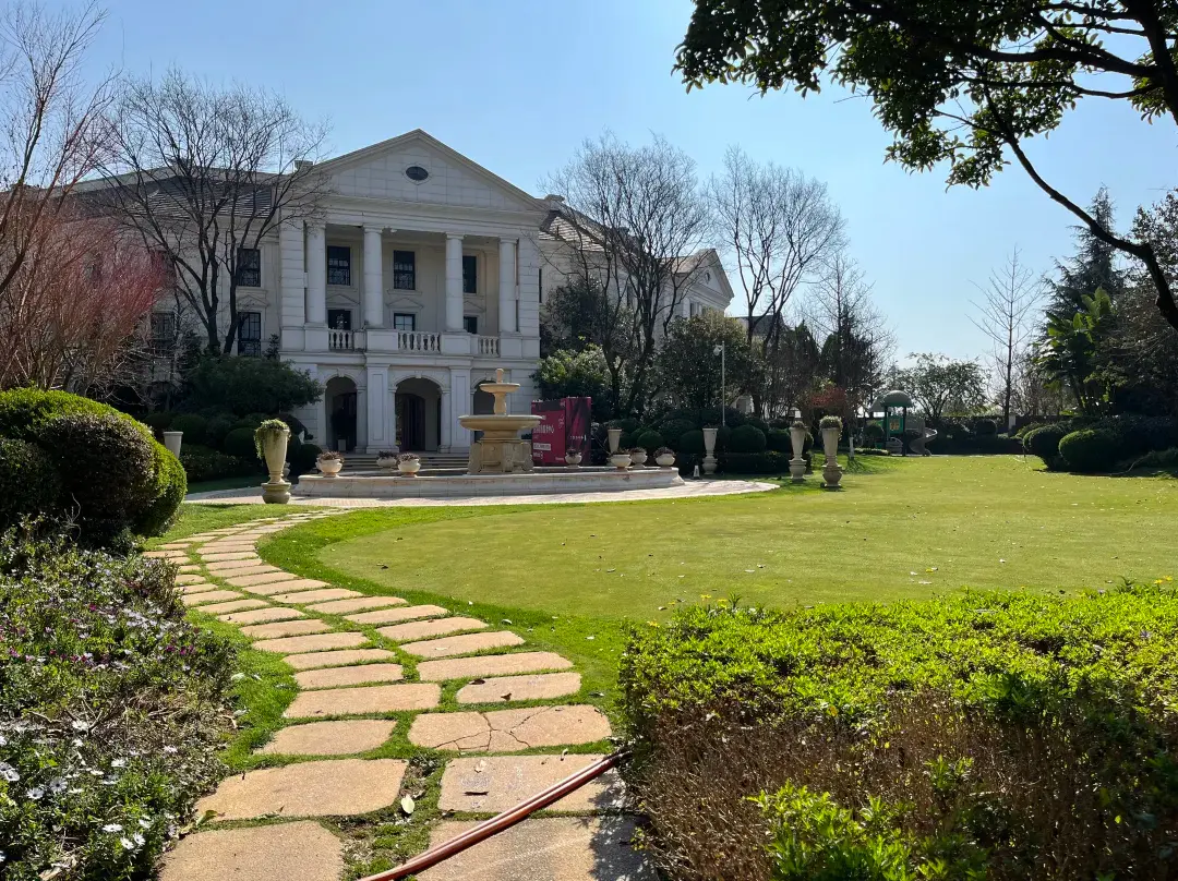 Dian Lake Floral Whisper Meiling Palace Holiday Villa - Kunming