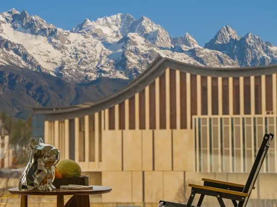 See The Mountains As If You Were Meeting Each Other Loft Villa·snow Mountain Resort Hotel - Lijiang