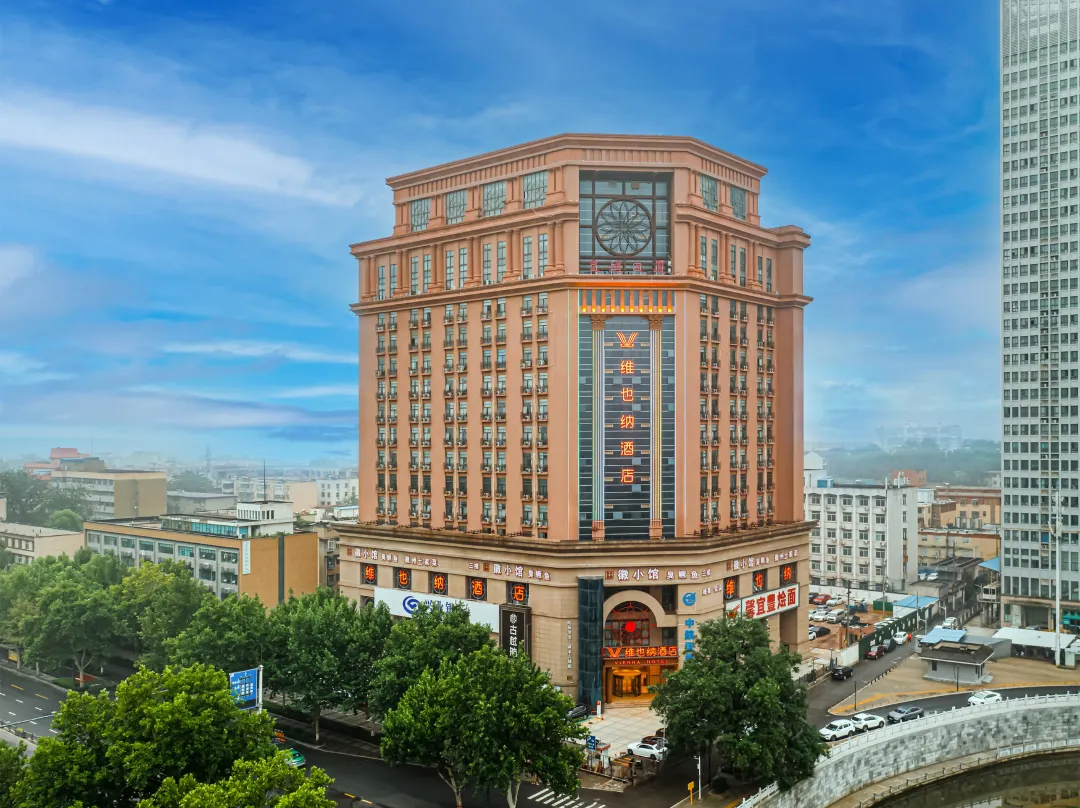 Vienna Hotel ) - 