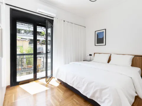 Elliot Neapoli - Athens