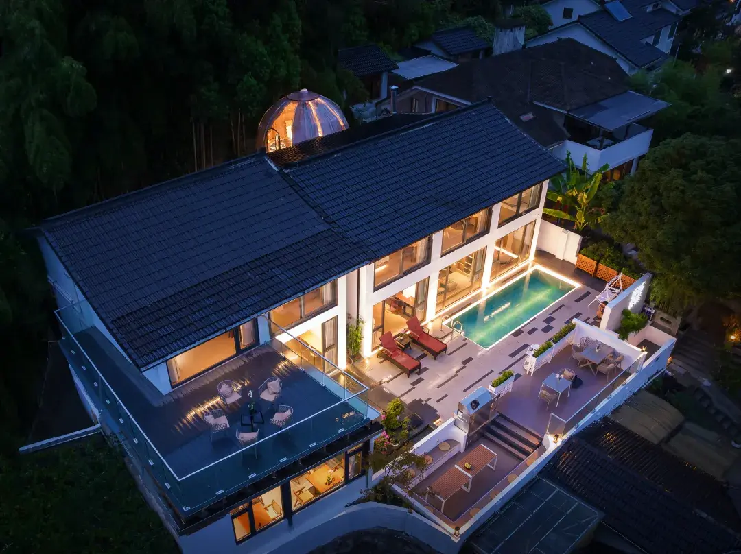 Jun Hade On Hillside - Hangzhou