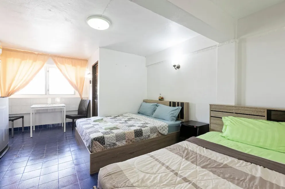 Jaranya Guesthouse - パトンビーチ