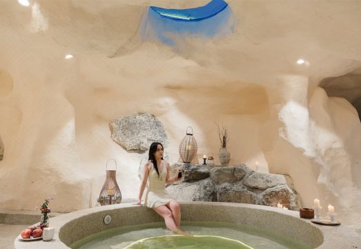Anji Qingshi Shang · Cave Hot Spring Homestay(安吉青石上·Cave汤泉民宿) 후기, 예약 및 ...