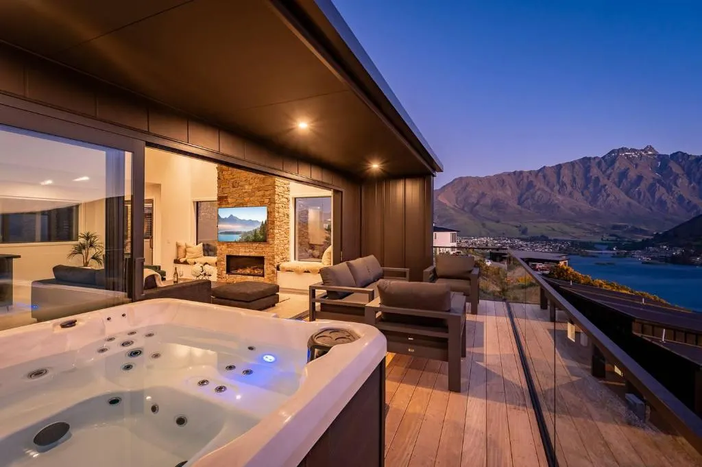 Summit Escape, Hot Tub, Fireplace, Bbq, Ac & Views - Queenstown