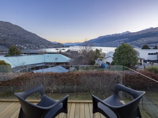 Queenstown Lakeside Gem: 3 Bdr, Wi-fi & Parking - Queenstown