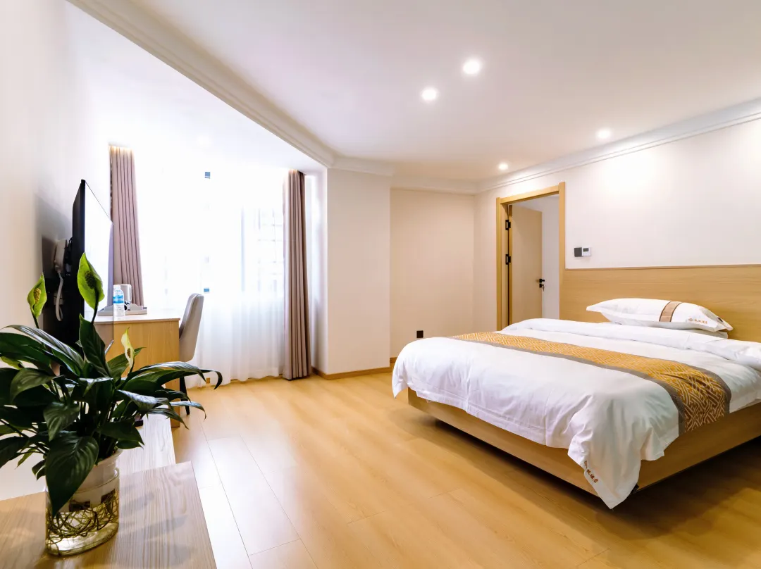 Zhaotong Kaifeng Hotel - Bijie