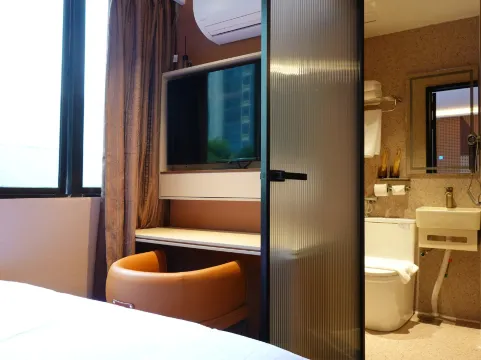 A Hotel Farrer Park - Newly Renovated - Kallang