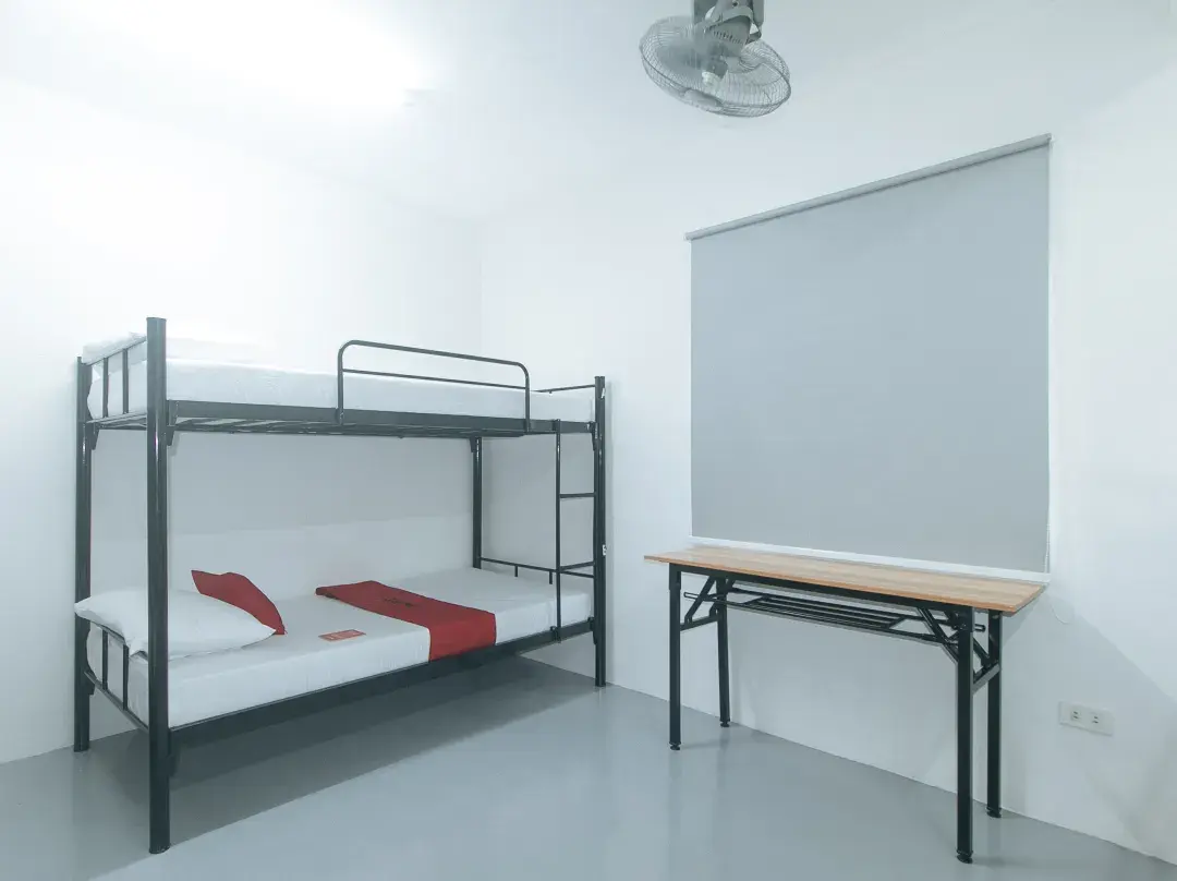 Reddoorz @ Qhouzz Near Pup - Metro Manila