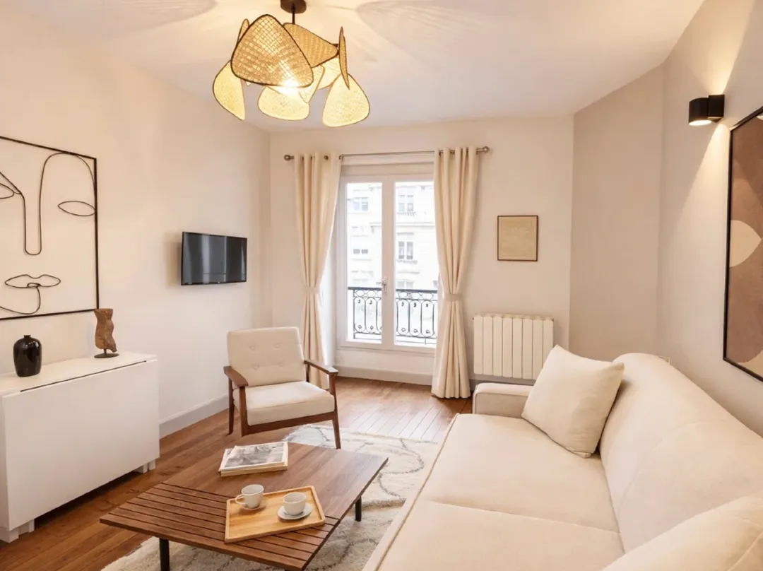 Superbe Propriété Avec Ascenseur - Champs Elysées - Paris