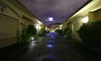 Huaxiang Motel - Fengshan by HXgroup(花乡商务汽车旅馆-凤山店) (Гаосюн ...