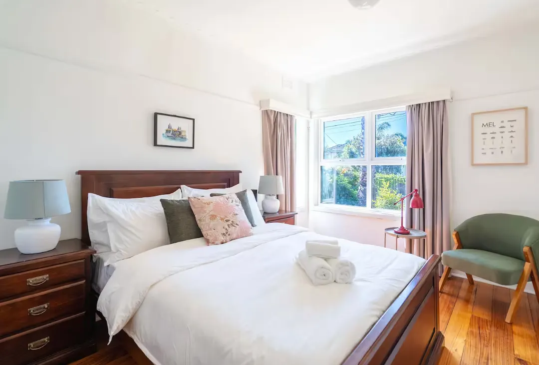 Classic Patterson Charm With Modern Comfort - Melbourne