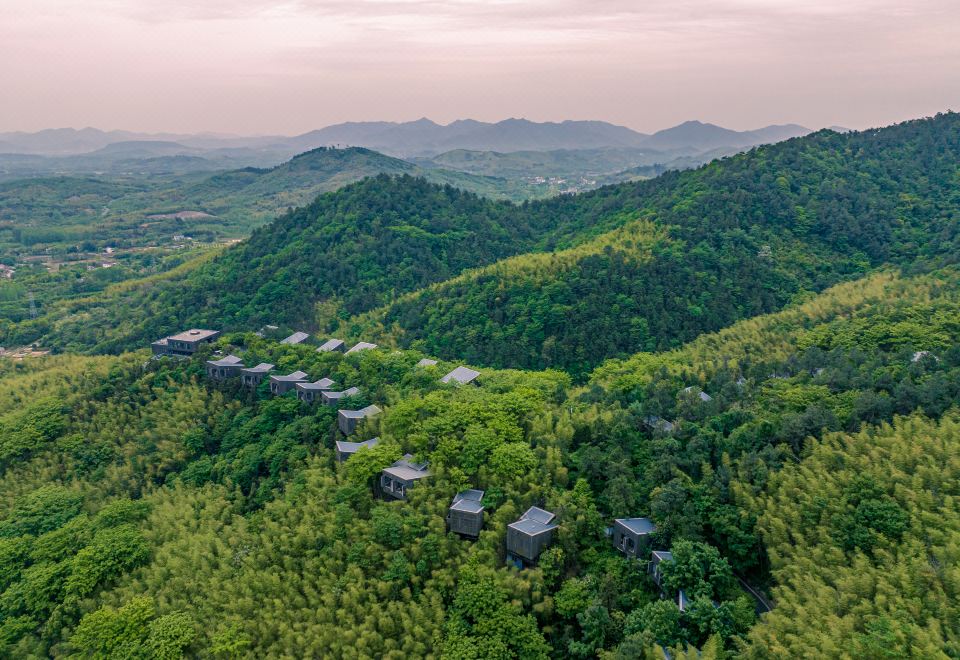 Meijie Mountain Hotspring Resort(溧阳美岕山野温泉度假村),Liyang - Updated Prices ...