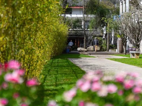 Xinyibao Hong Kong Fengli Luxury Hotel (Feihua Touch Water Shop) - Lijiang