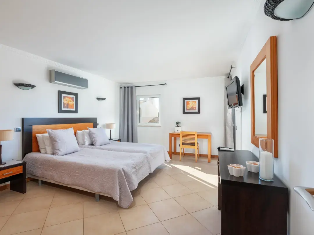 Confortável Apartamento Duplex Com 2 Quartos E 2 Terraços A 200 M Do Mar - Armação de Pêra