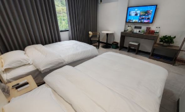 Fenghuang Xingqianli Rest Area Homestay(凤凰行千里休息区民宿), Fenghuang - 2025 ...