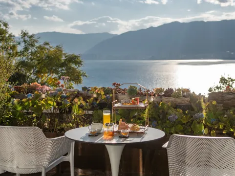 Clouds On The Horizon | Lutu Meisu·cliff Seaview Resort Hotel - Dali