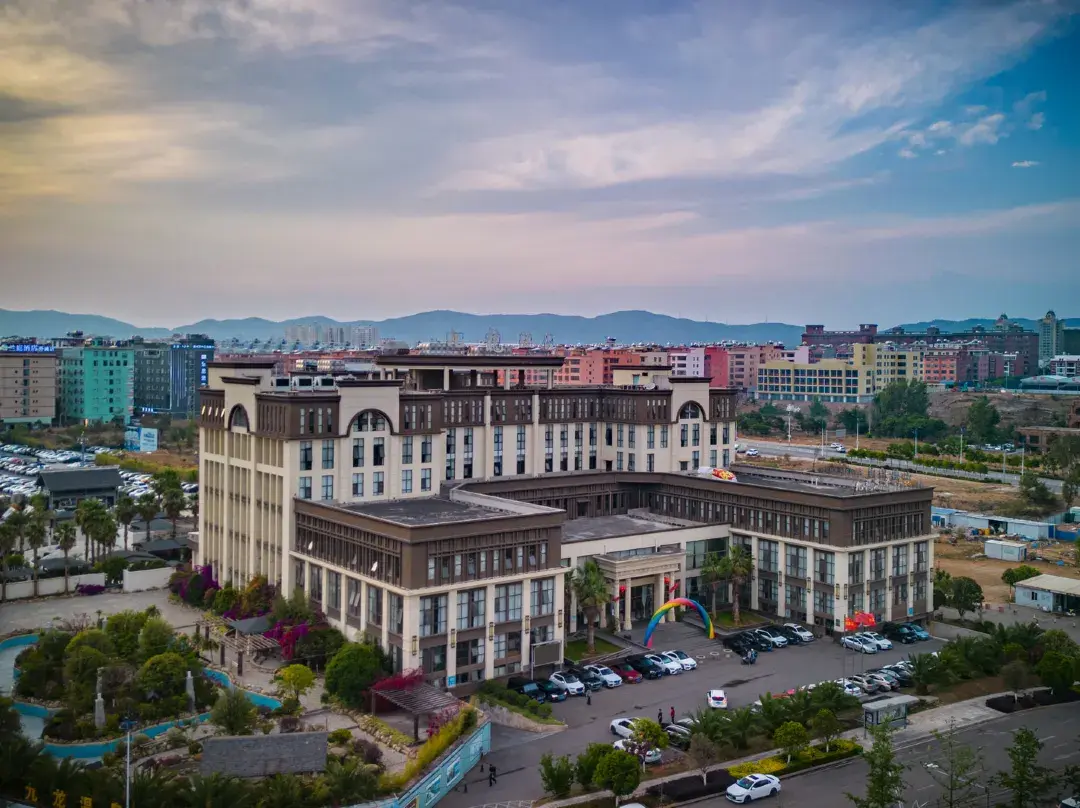 Jiulong Hot Spring Holiday Hotel - Qujing