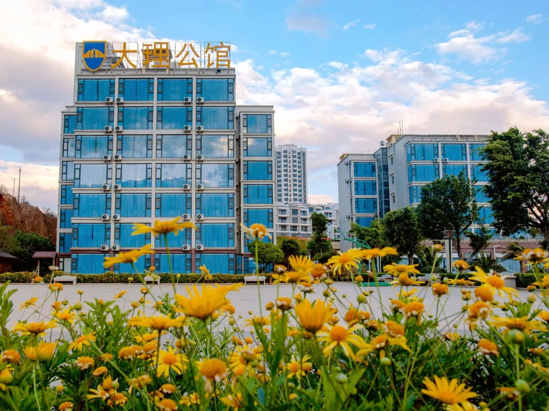 Gongguan Bihai Lantian Hotel - Dali