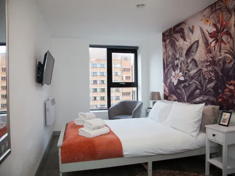 *Versatile Retreat - Mid/long Stay% Home~from~home - Liverpool