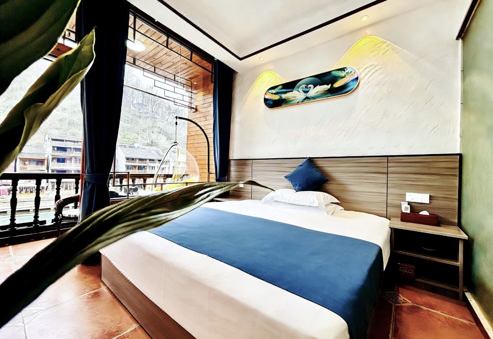 Fenghuang Memory River View Inn - Near Ancient City & River View ...
