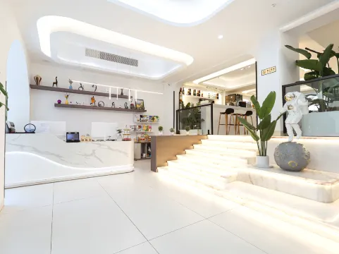 Dadonghai Jianai Youth Beauty Hotel - Sanya