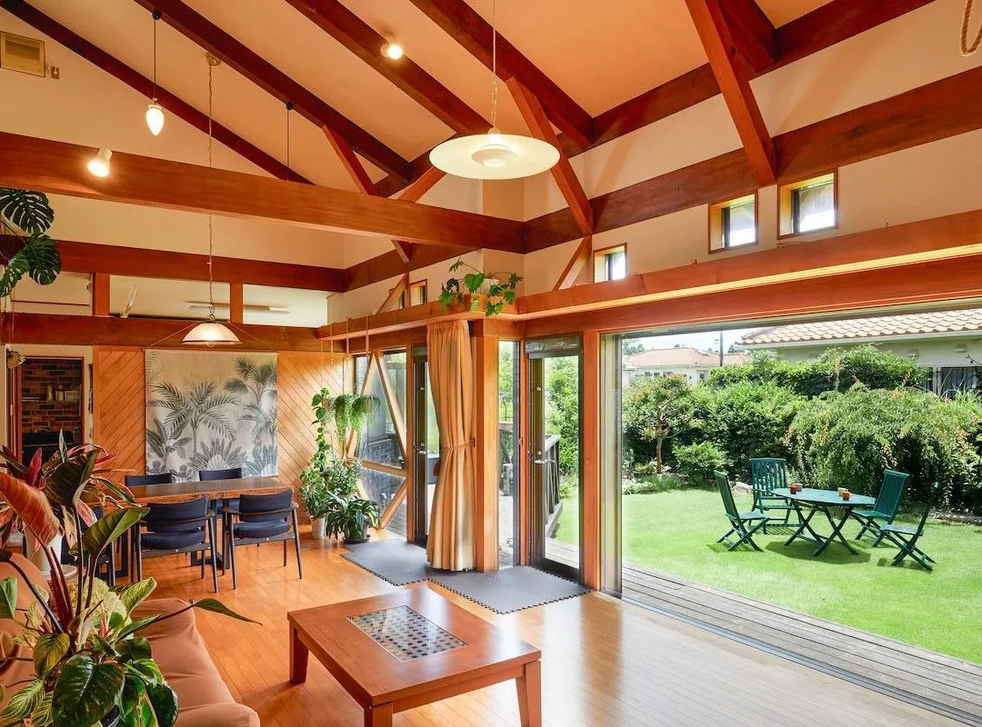 Malama Monstera In A Botanical Space, Pls Have A Relaxing Time. - Tokio