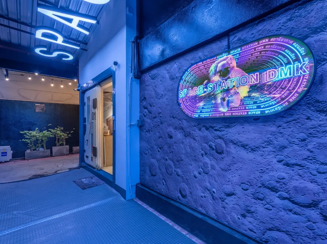 Space Station Hostel - 방콕