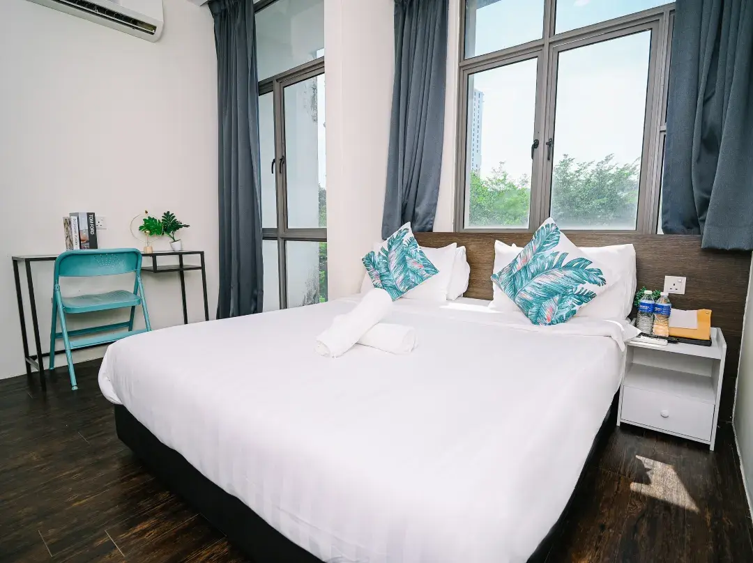 Swing & Pillows @ Z Hotel Cyberjaya - Cyberjaya