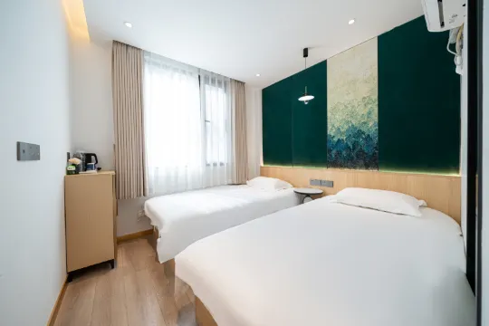 Lucky Hotel（Shanghai Nanjing Road Pedestrian Street Changzheng Hospital ...