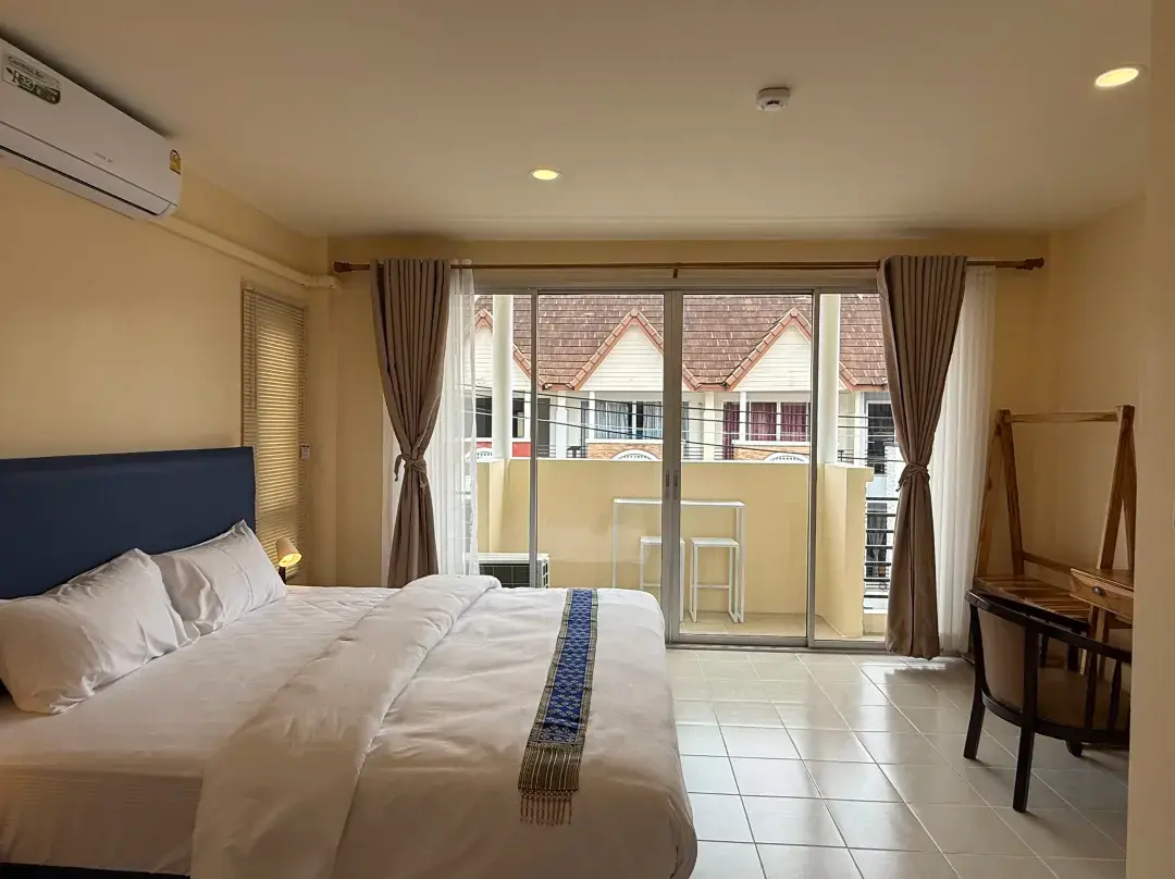 Kata Kata Stay - Kata Beach