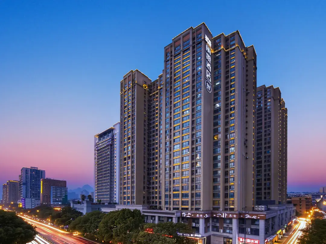 Ease Hotel · Zhi - Yichang