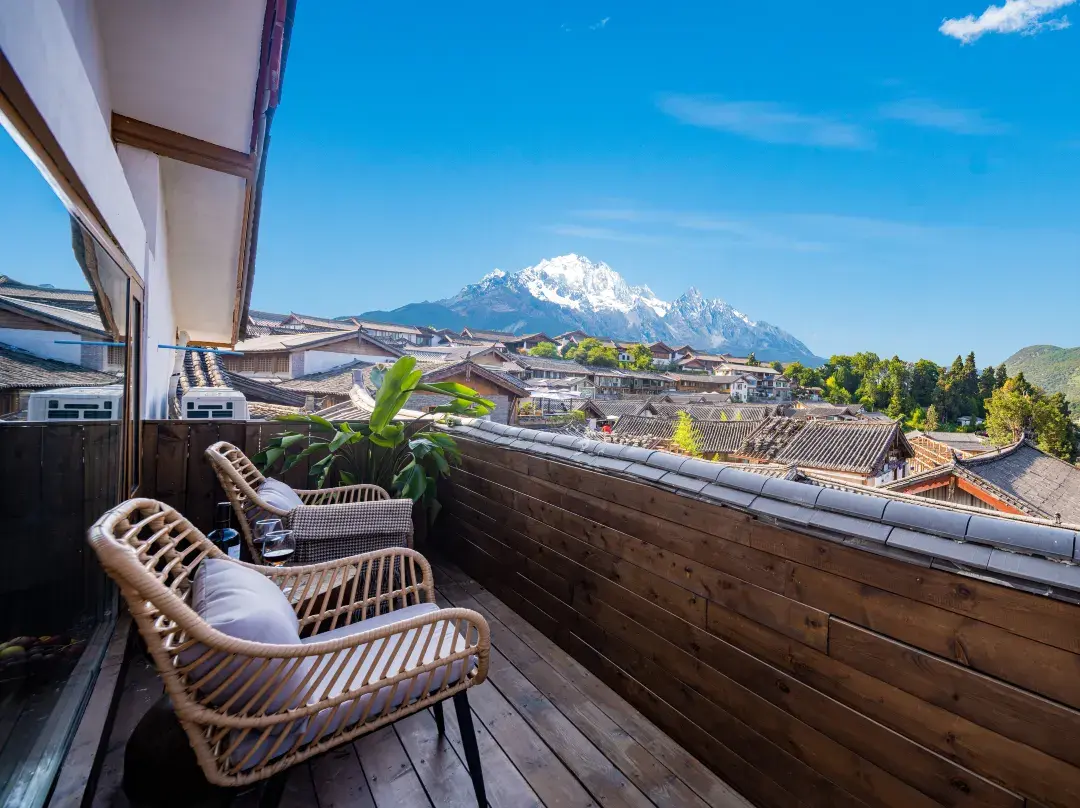 Banshan Lishe Designer Inn With View And Garden - Lijiang