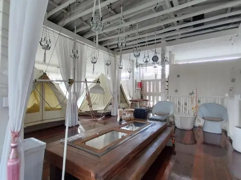 To The Moon Guesthouse - Chiang Mai