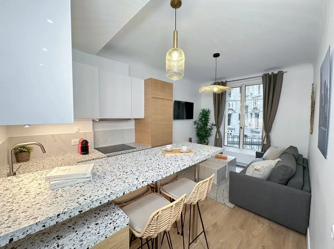 Splendid Eiffel Tower Apartment With Lift Access - Paris