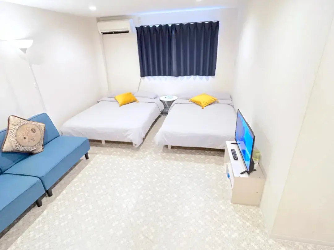 1n, Walk 1min Subway To Shinsaibashi, Free Massage Chairs, Free Unlimited Ac, Free Laundry - Osaka Prefecture, Japan