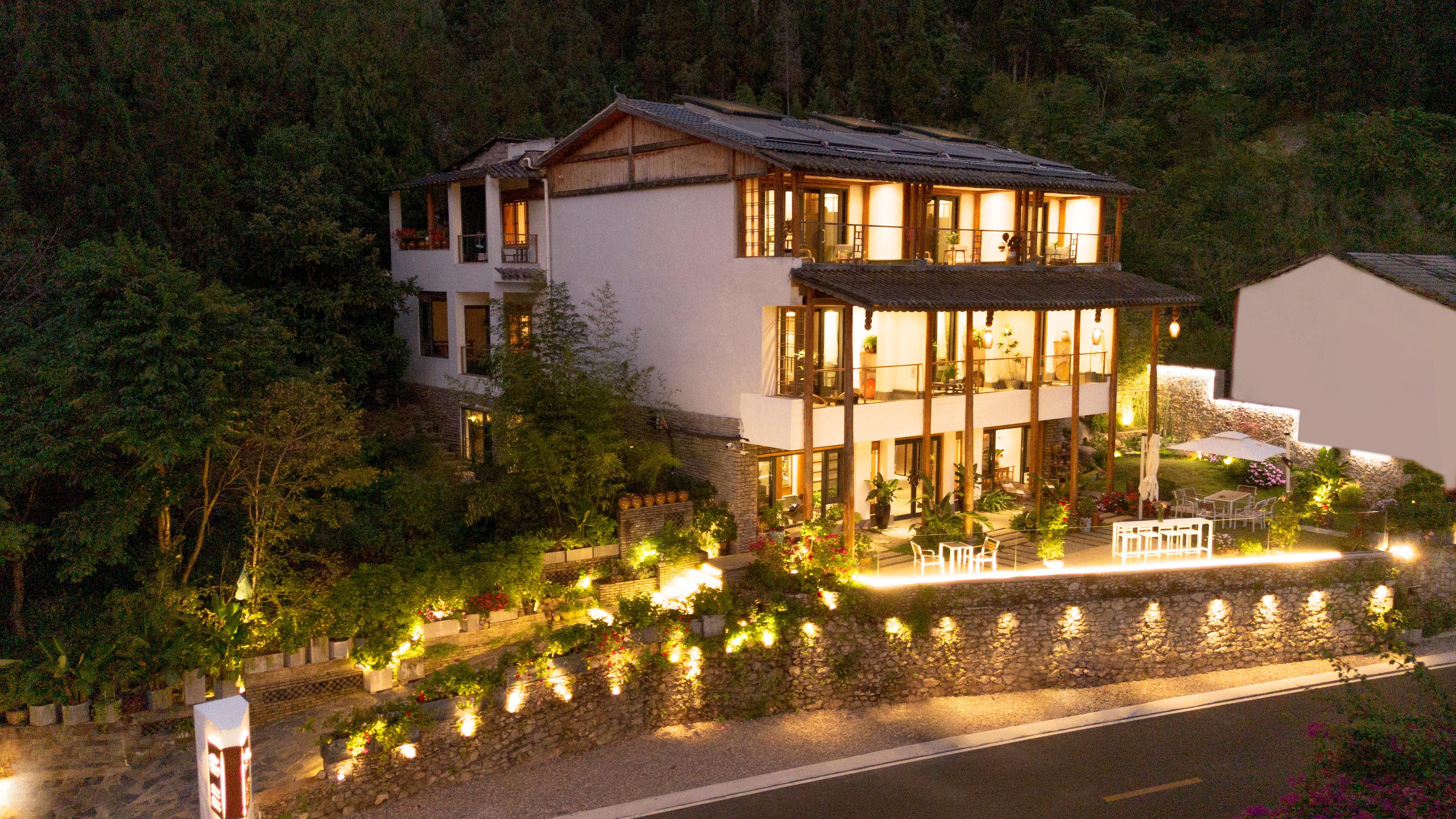 350 รีวิวของXingyi Wanfenglin Ruhuazaoye Homestay (Baguatian ...