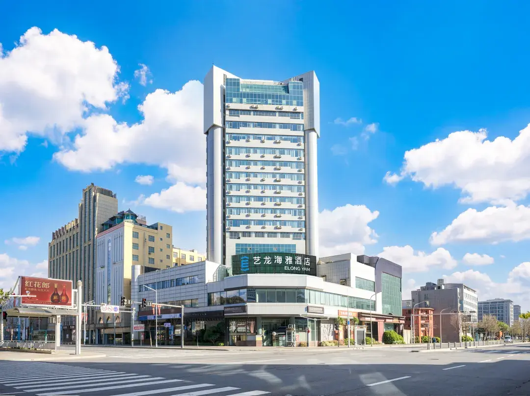 Yilong Haiya Hotel (Xu Changpang Donglai Times Square Caowei Ancient City Branch） - Xuchang