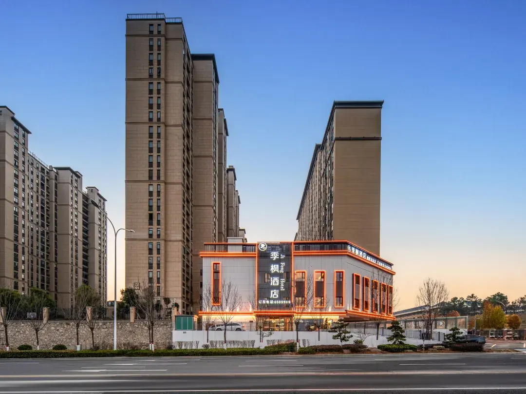 Jifeng Hotel - Xinyang
